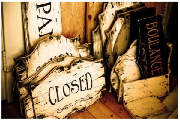 10 Creative Vintage Sign Ideas - Sunlit Spaces