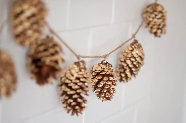 10 Beautiful Christmas Garland Ideas - Sunlit Spaces 10 Beautiful Christmas Garland Ideas - Sunlit Spaces